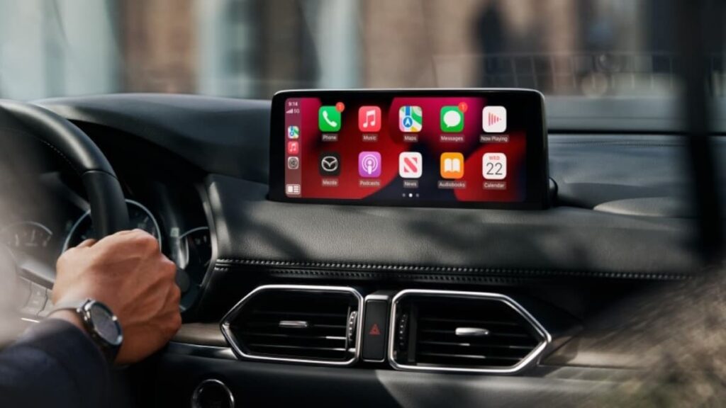 Est-il sécuritaire d'utiliser Android Auto ou CarPlay dans une voiture ...